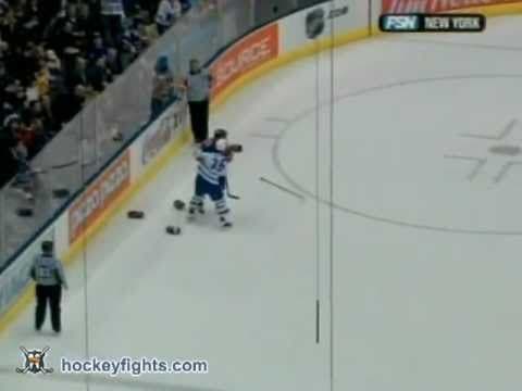 Darcy Tucker vs. Jeremy Roenick, December 12, 2002 - Toronto Maple ...