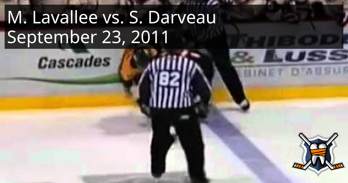 Mathieu Lavallee vs. Simon Darveau, September 23, 2011 - Québec Remparts vs. Victoriaville ...