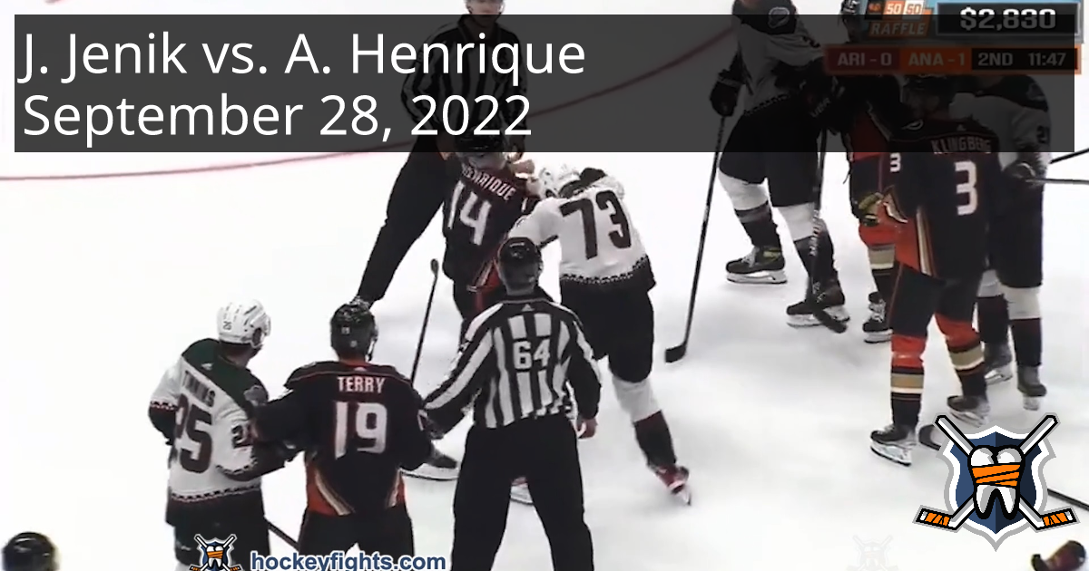 Jan Jenik vs. Adam Henrique, September 28, 2022 - Arizona Coyotes vs ...