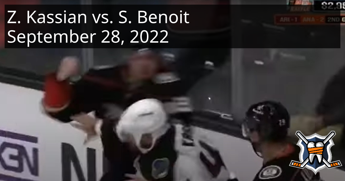 Zack Kassian vs. Simon Benoit, September 28, 2022 - Arizona Coyotes vs ...